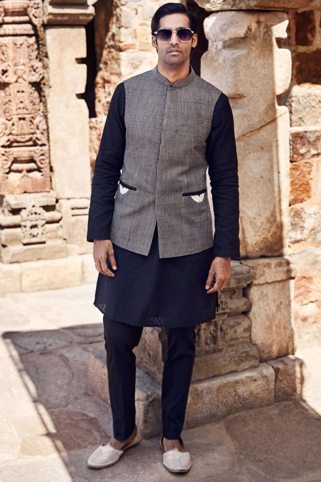Matsya Men Black Double Wing Bundi And Kurta Set | Indiaspopup.com